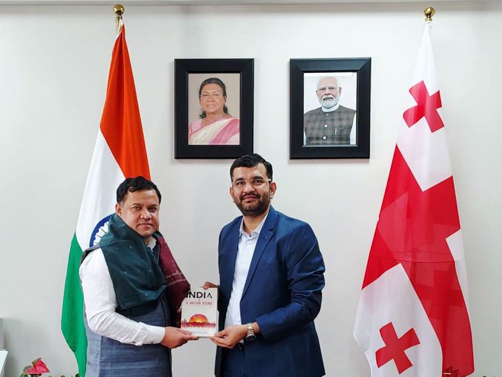 Surendranagar Tanglia Art & Book Gift to Georgia Ambassador