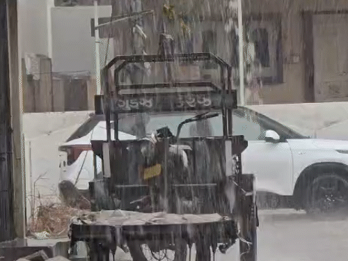 Heavy Rain Alert South Gujarat; Ahmedabad Cloudy | Monsoon Entry