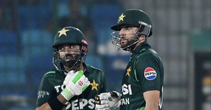 Pakistan beat South Africa to reach...