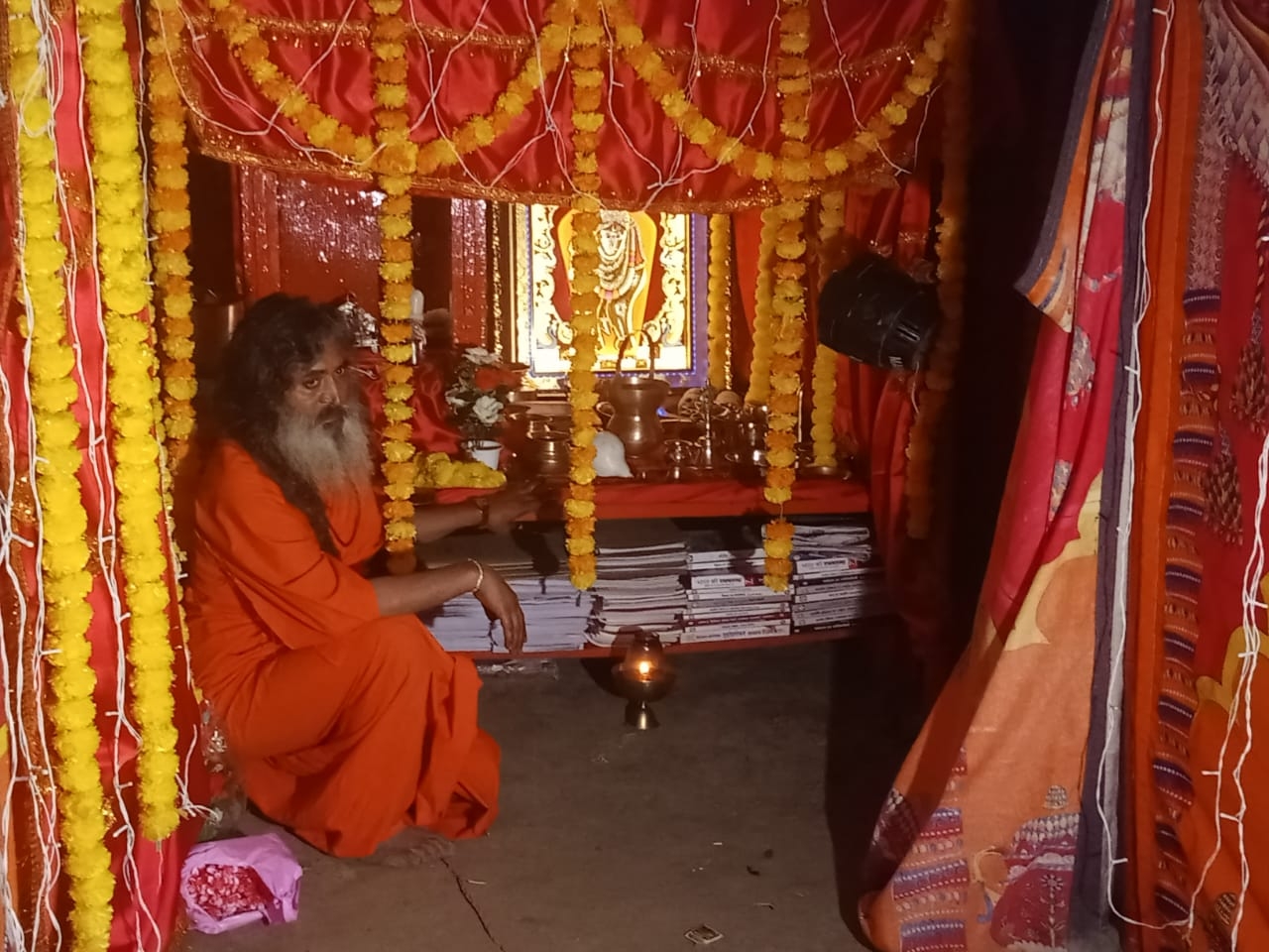 Mahakumbh's living example of sacrifice Dinesh Swaroop’s 41-year ...