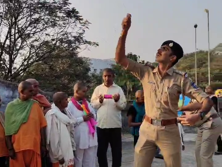 Surat Police Celebrate Uttarayan with Differently-Abled People ...