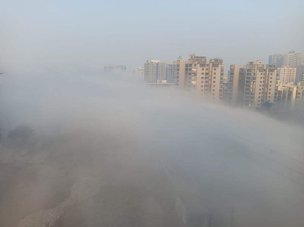 Surat Weather Update: Temperature Drops Amidst Fog and Unseasonal Rain ...