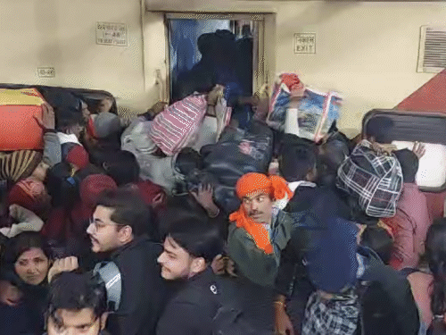 Massive crowd of Mahakumbh pilgrims at Bihar stations