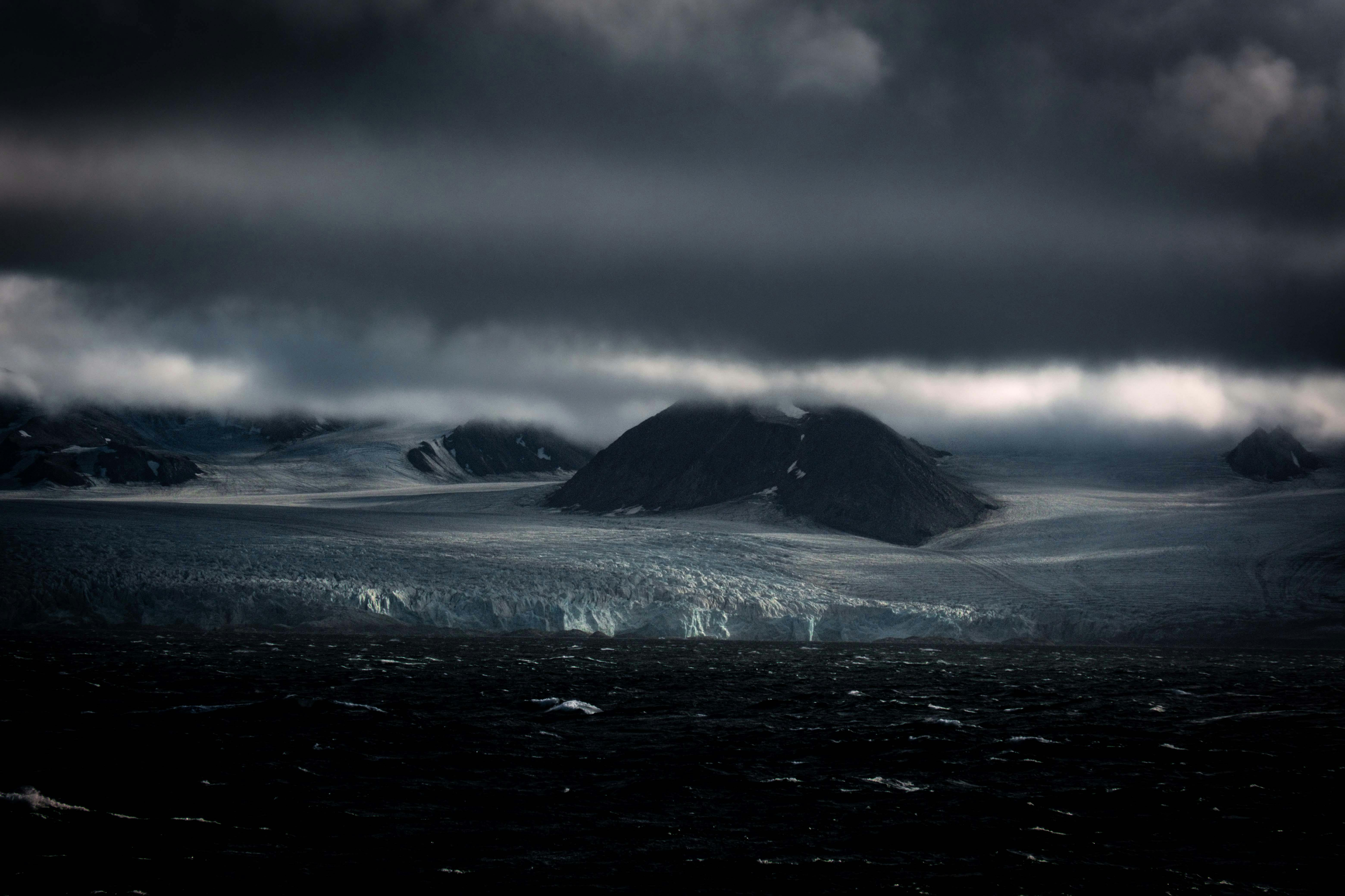 Strange Pyramid – A natural wonder or an alien creation | Bhaskar English