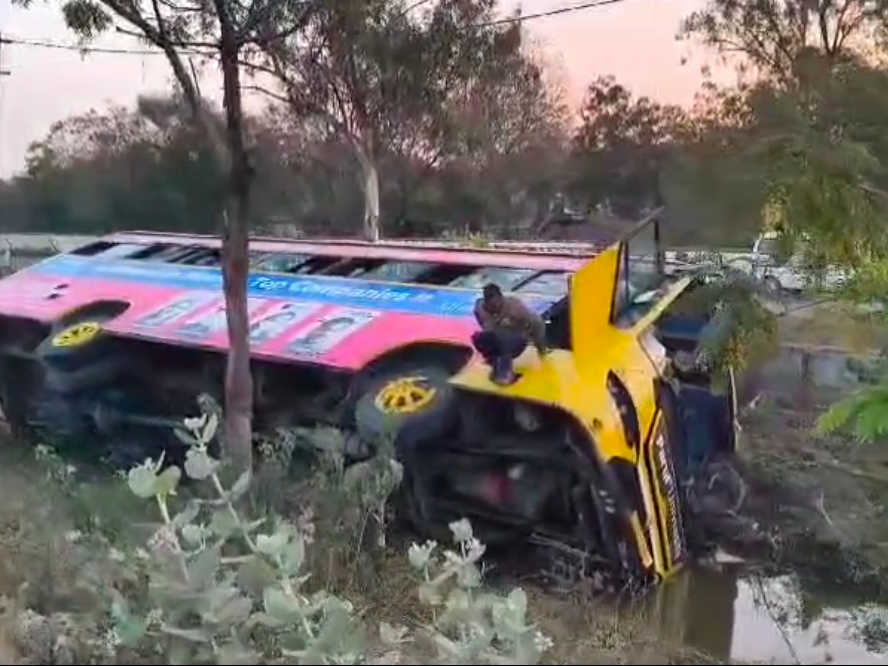 Parul University bus carrying 40 students overturns: Accident occurred ...