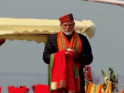 Smart protocol of PM Modi's Mahakumbh bath | Bhaskar English