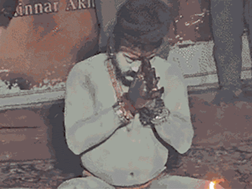 Aghoris put aside Guru's head from corpse