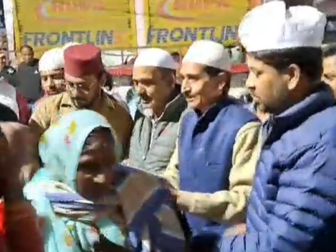 Muslims extend warm hospitality to Pilgrims in Prayagraj | Bhaskar English