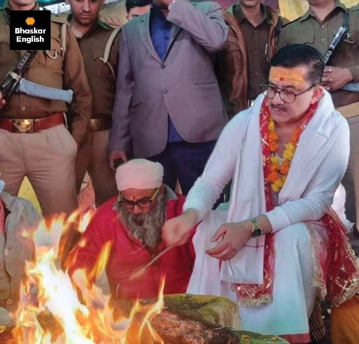 Wasim Rizvi alias Jitendra takes a dip in Sangam