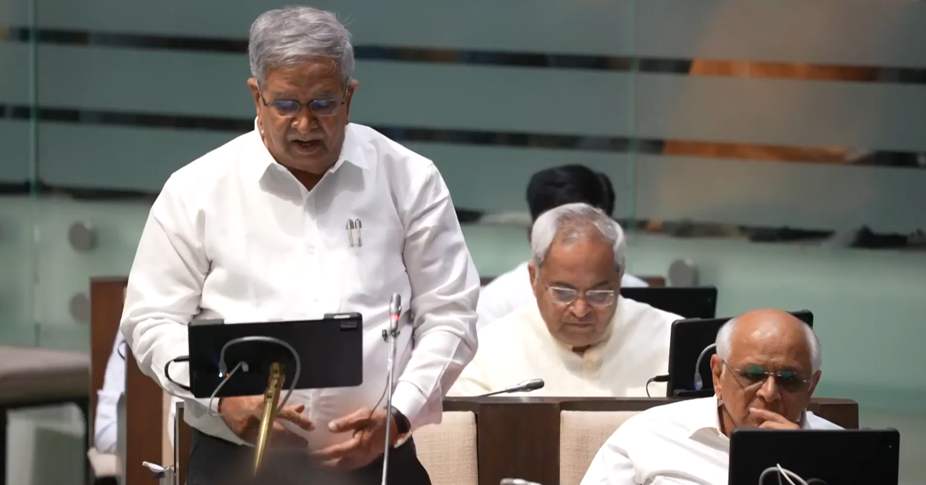 Finance Minister arrives in Assembly to present budget; Speech given in ...