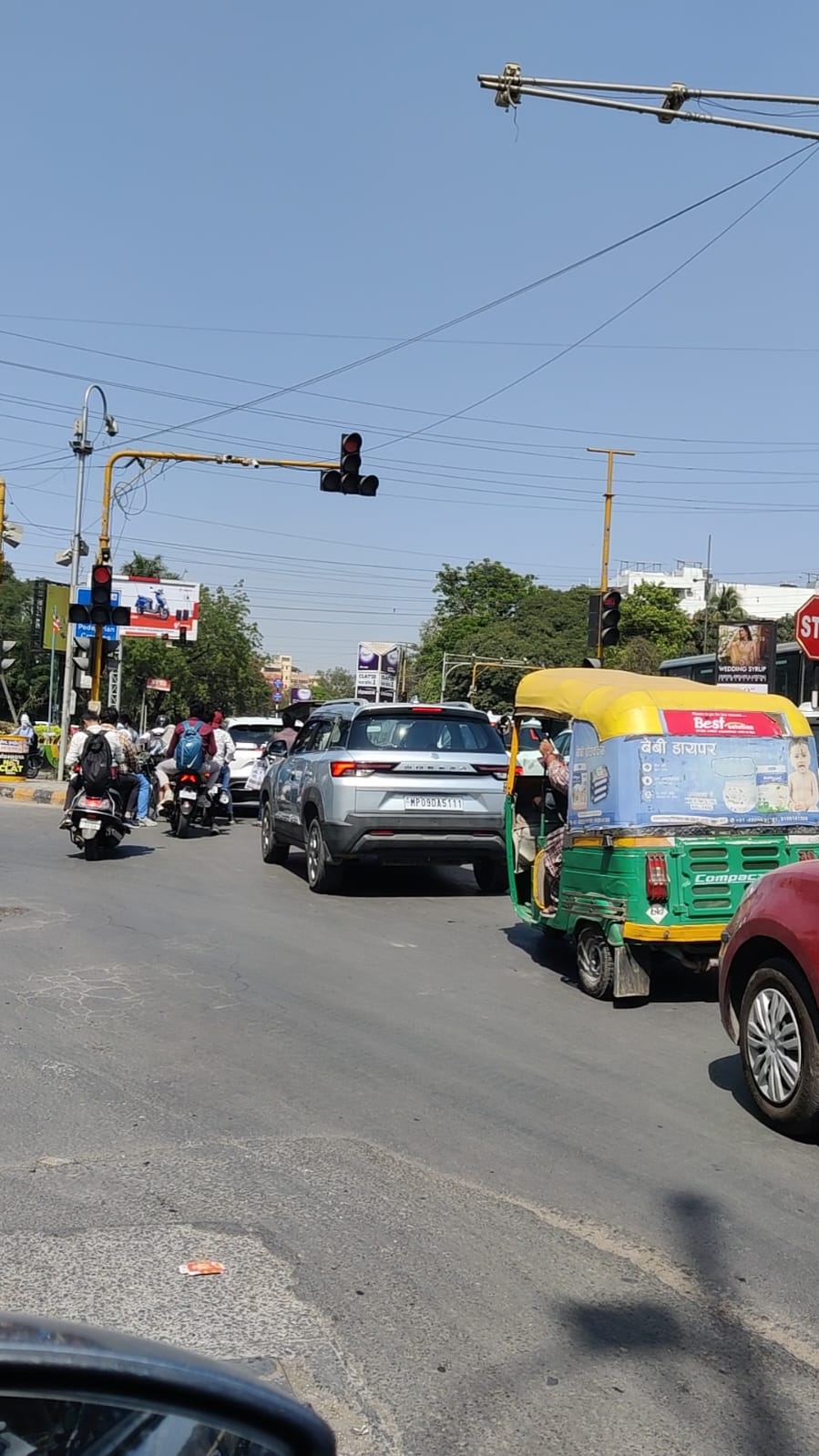 Smart city uses AI based traffic signals synchronization: Drive at 30 ...