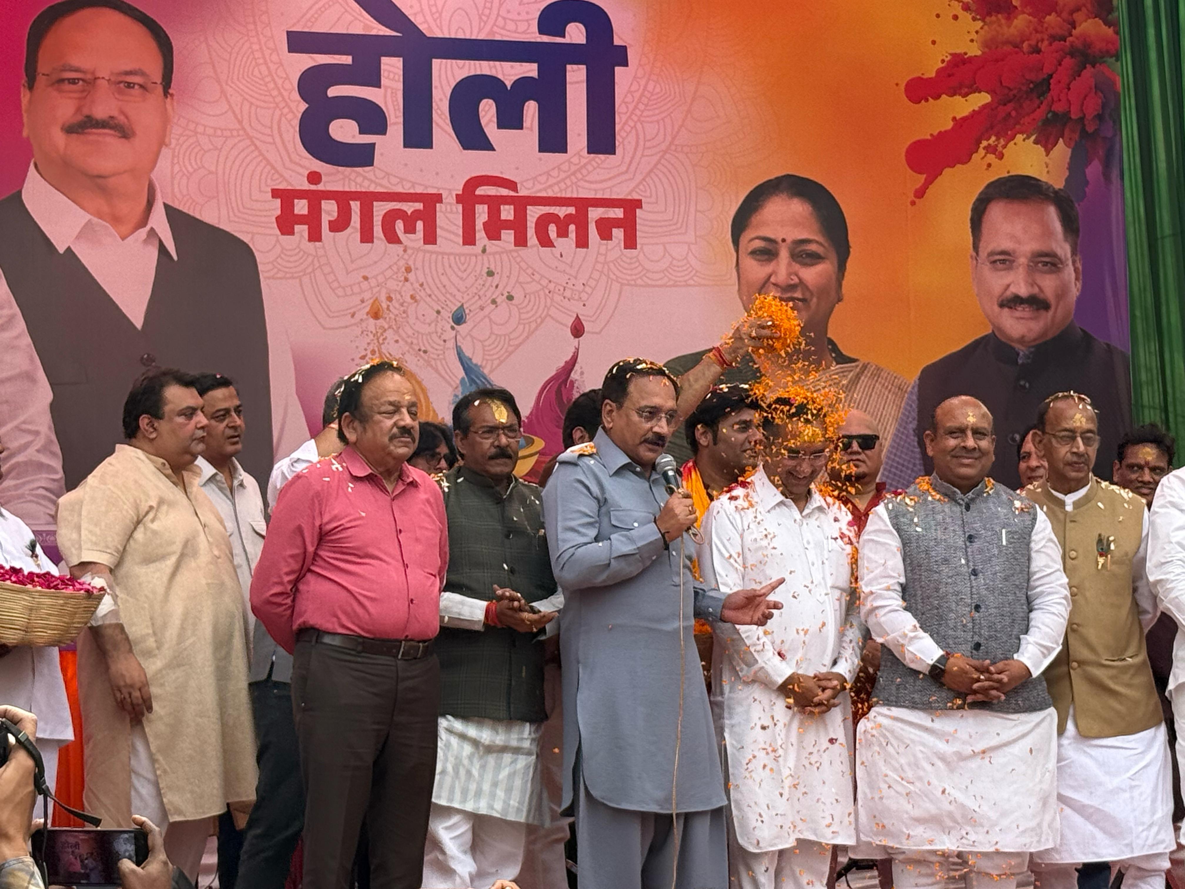 Holi milan at Delhi BJP office: Piyush Goyal, Rekha Gupta, and top ...