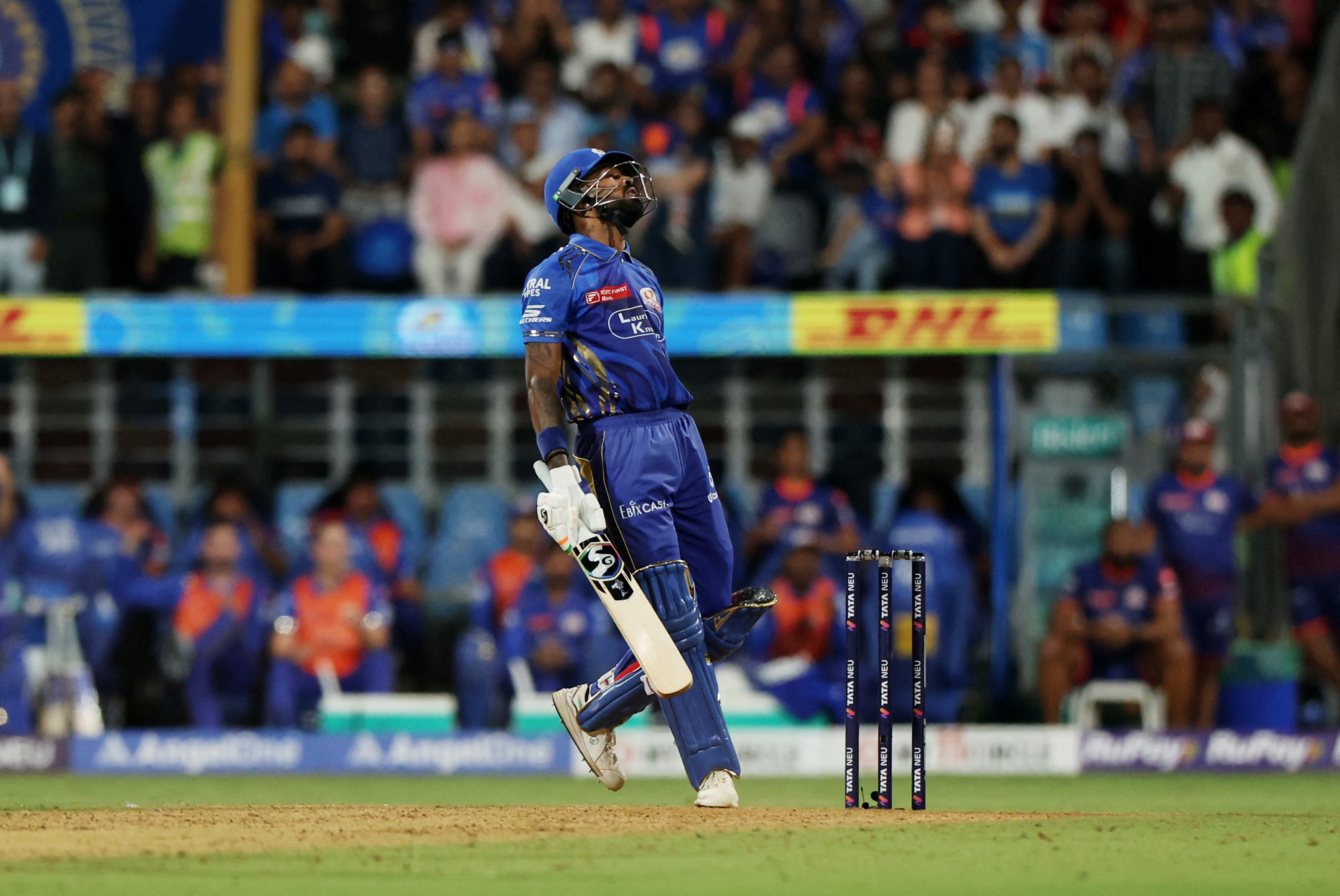 MI vs RCB, IPL 2025, Live Score: Bengaluru eye top spot against ...