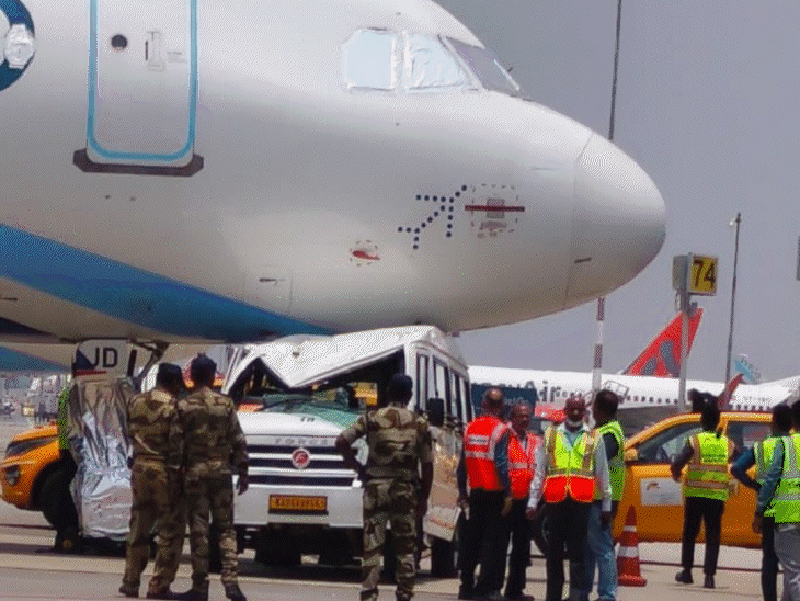 Tempo crashes into parked Indigo aircraft at Bengaluru airport Incident ...