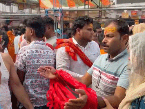 Crowd of devotees at Baidyanath Dham on Akshaya Tritiya Devotees from ...