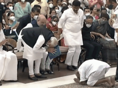 128-year-old Shivanand Baba passes away in Varanasi - Uttar Pradesh ...