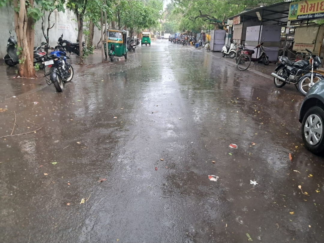 Severe weather conditions hit Gujarat