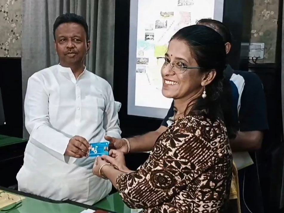 Kolkata resident gets Swasthya Sathi card in 24 hours