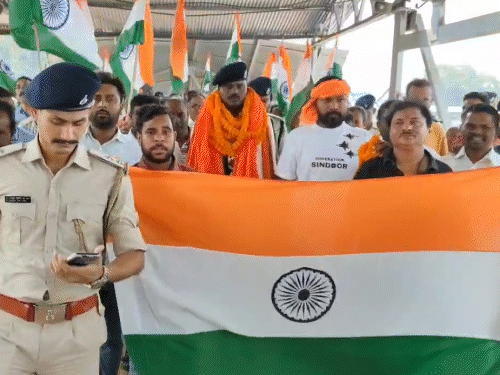 Grand welcome for BSF jawan involved in Operation Sindoor Returned home ...