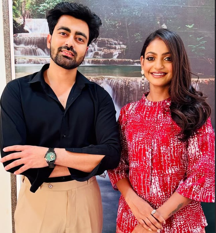 mahakumbh viral girl monalisa music album saadgi singer utkarsh singh | Bhaskar English