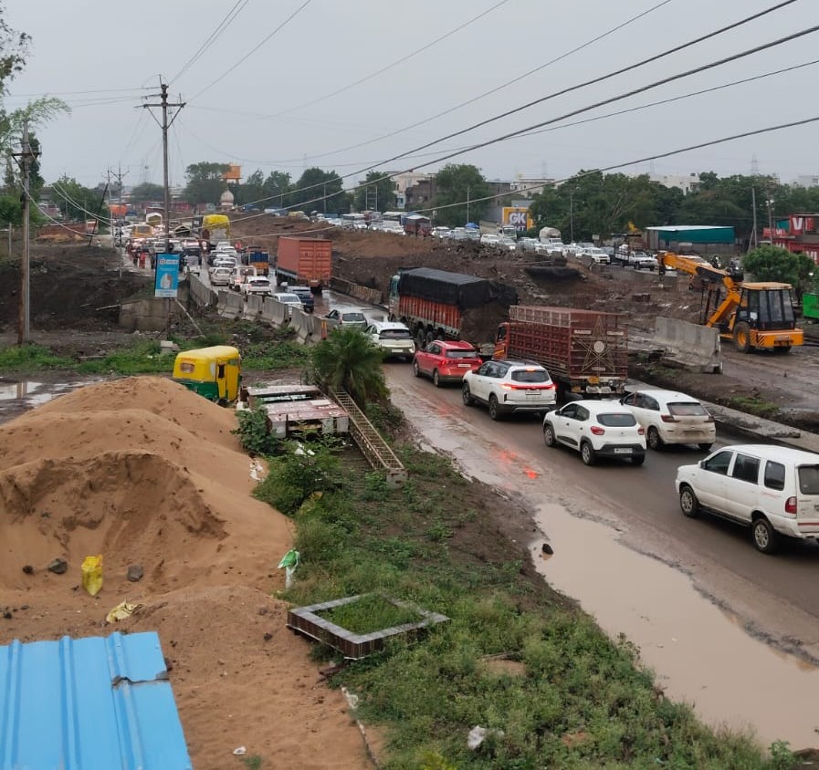 Farmer dies in traffic jam on Indore-Dewas Road; Stuck for over an hour ...