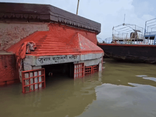ganga in spate varanasi temples submerged water rises 2 point 9 metres ...