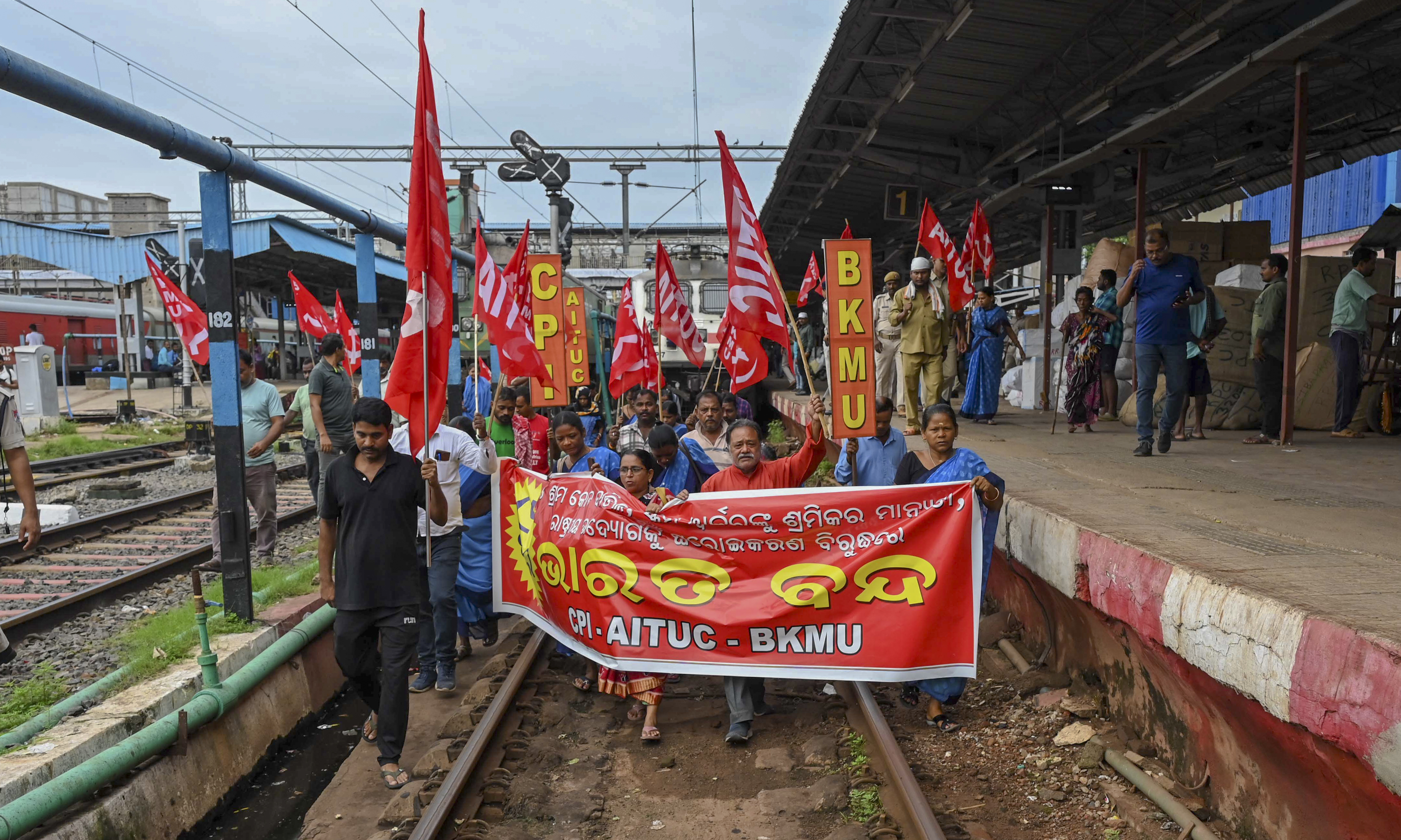 25 crore workers join nationwide strike today: Trade unions target ...