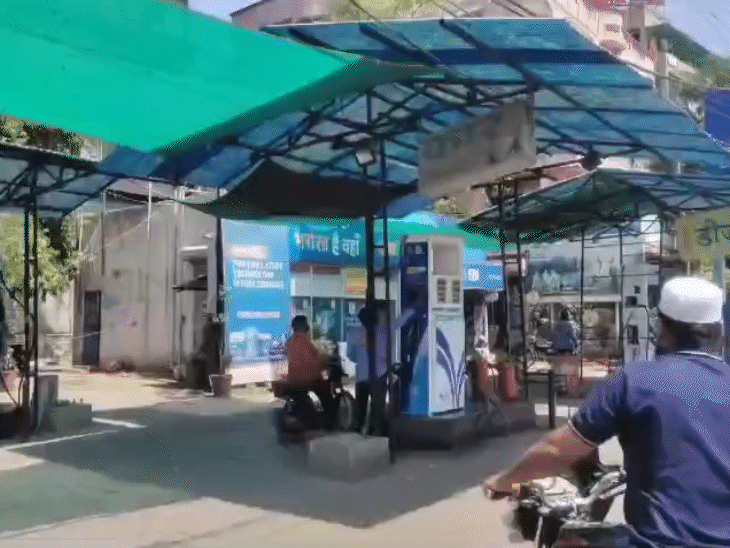 Indore bans petrol for riders without helmets from August 1