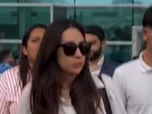 Karisma Kapoor arrives in Delhi with children amid property dispute ...
