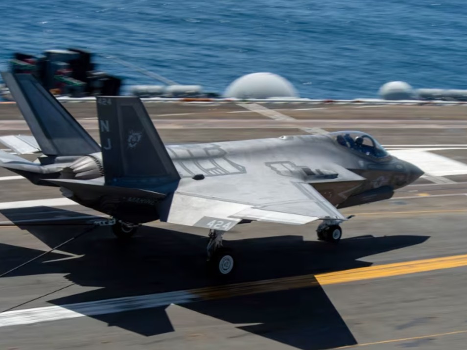 F-35 fighter jet crashes in California