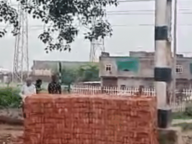 Continous gunshots ring out for 10 minutes in Morena: Rival groups ...