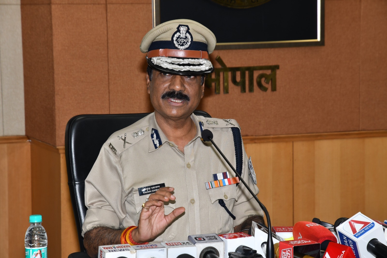 DGP Makwana chairs meeting with top cops of all districts: Issues directives to patrol near ...