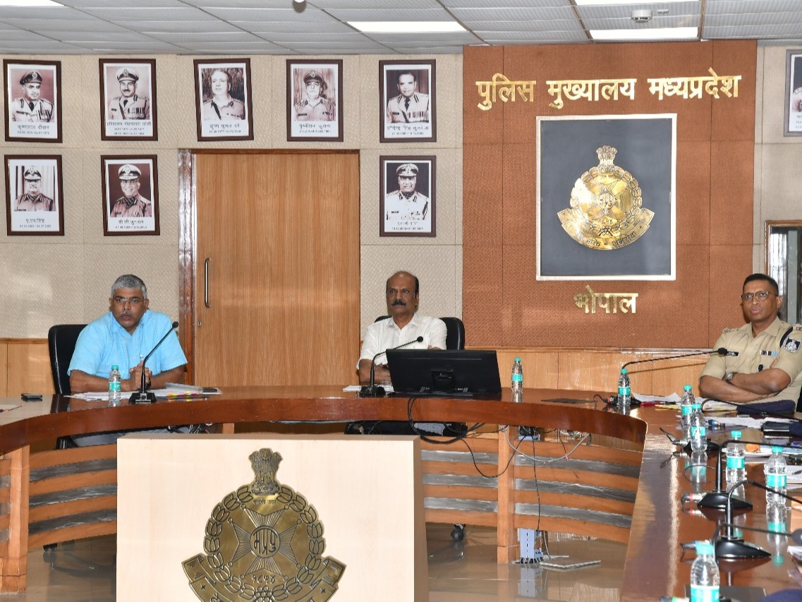 DGP Makwana chairs meeting with top cops of all districts: Issues ...