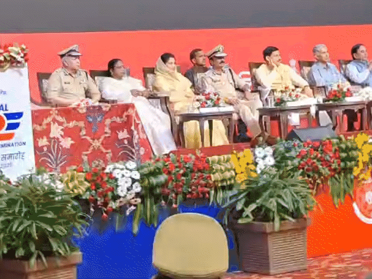 CM Yadav flags off new Dial-112 vehicles from Minto Hall: MP Police ...