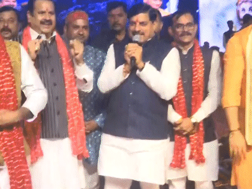 Suniel Shetty attends Matki Phod Festival in Bhopal; CM Yadav also ...