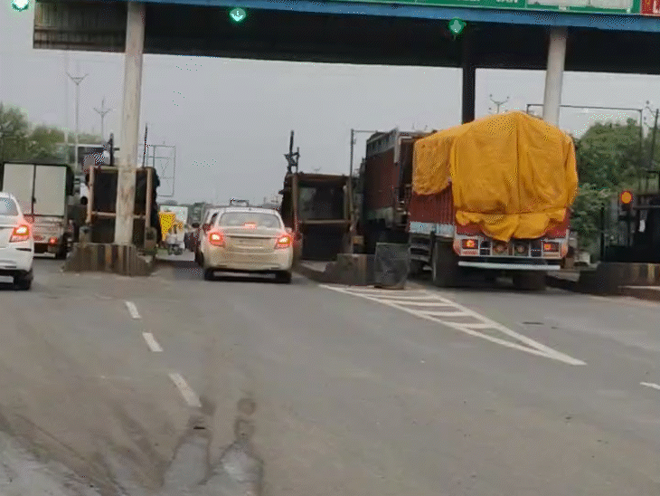 Indore Dewas Highway Potholes Photos | Traffic Jams, Heavy Tolls