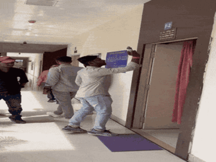 NSUI stages protest at MCU over professor’s misbehaviour with students ...