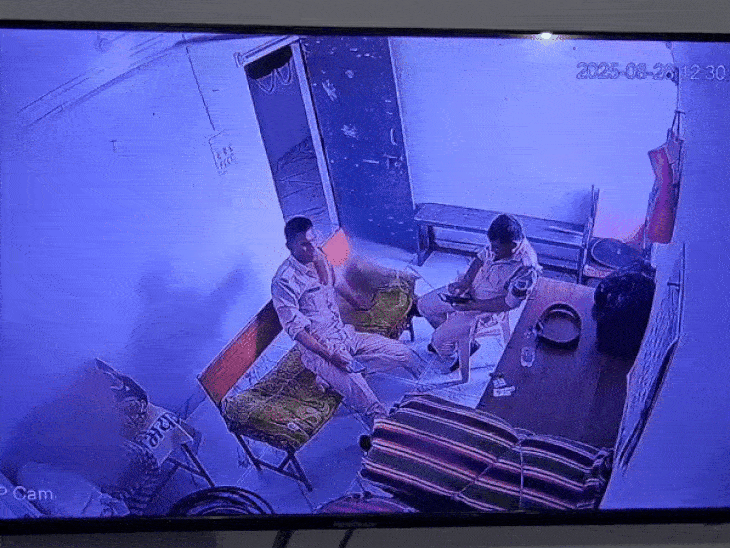 Policeman suffers heart attack while on duty in Shajapur: Collapsed ...