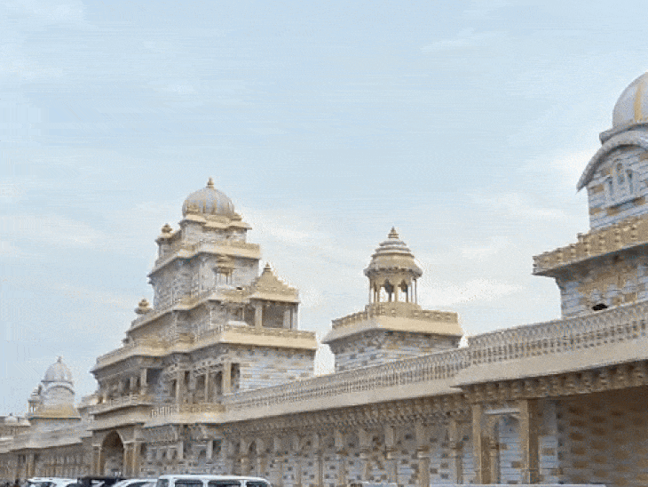 Indore claims world’s biggest Navratri Pandal, blends faith, devotion