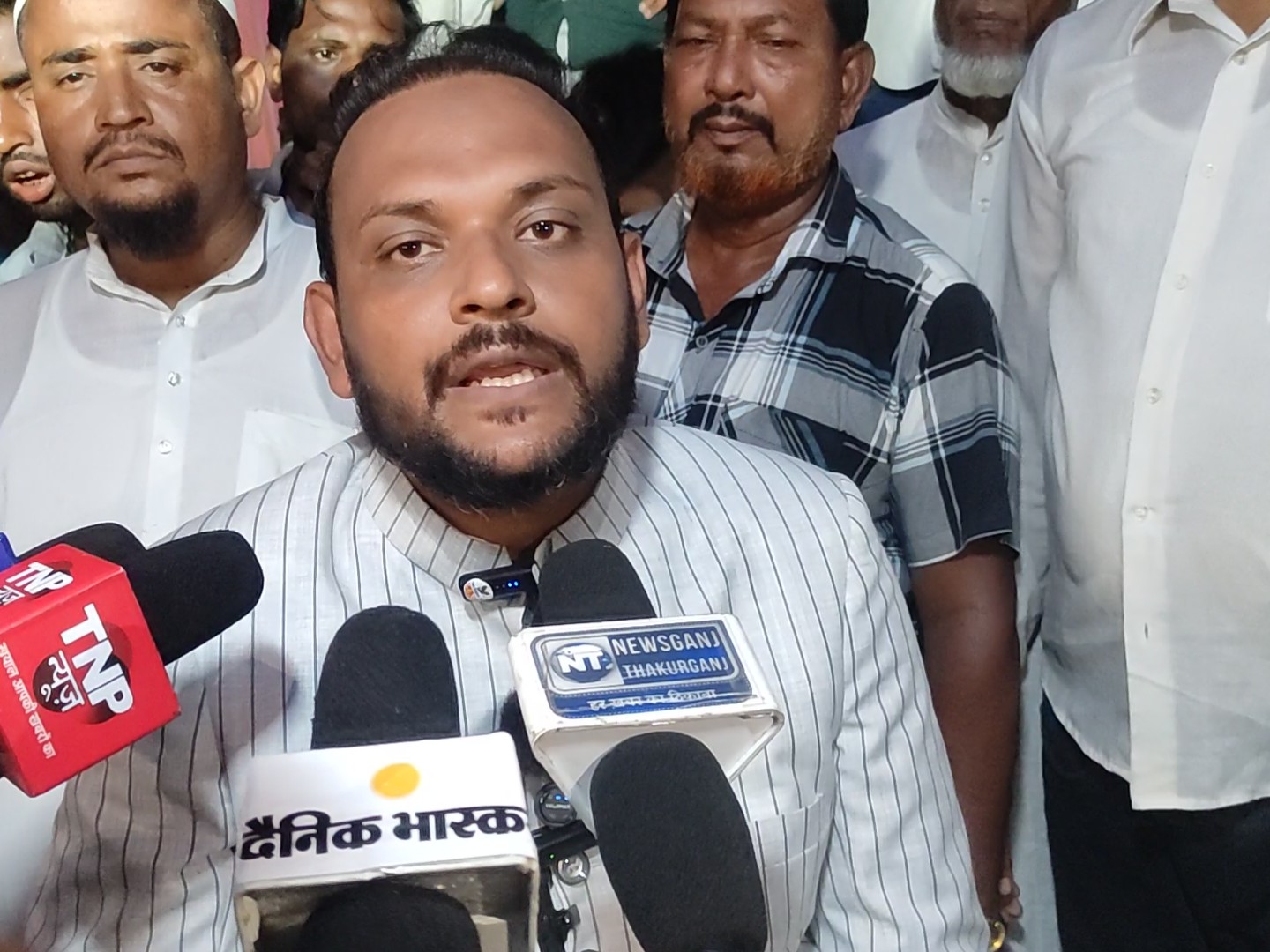 Dr Asif Saeed announces Thakurganj Assembly poll candidacy: Thousands gather for 'Mehfil-e ...