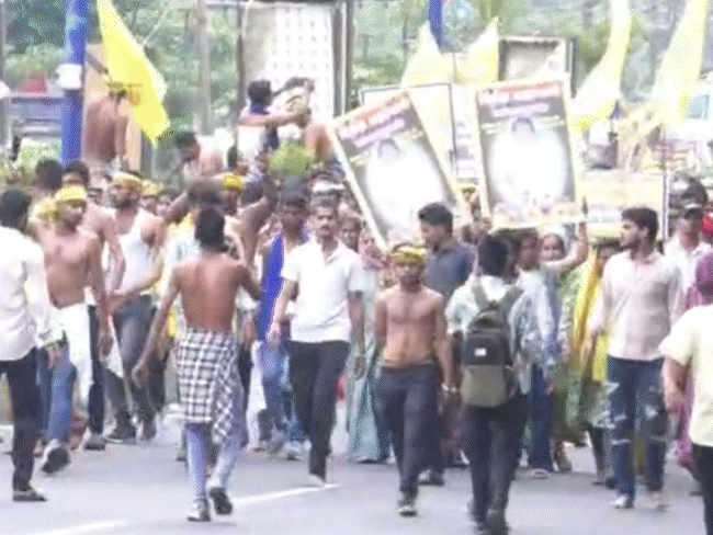JAYS Members Semi naked Protest Over Indore s MY Hospital Rat Incident JAYS Members Semi naked Protest Over Indore s MY Hospital Rat Incident