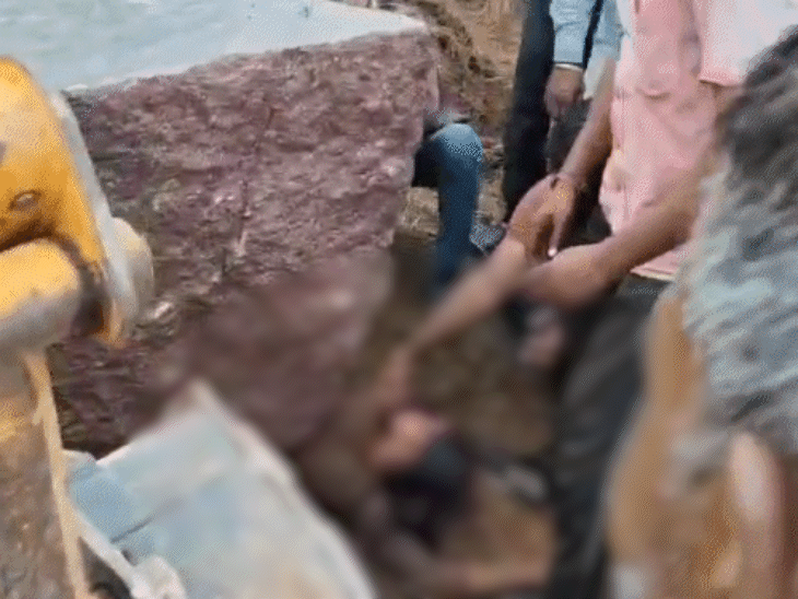 2 girls buried under a rock in Chhatarpur village; Elder sister died ...