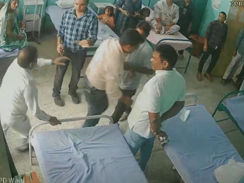 Doctor assaults pharmacist in Sultanpur CHC:Argument over medicine ...