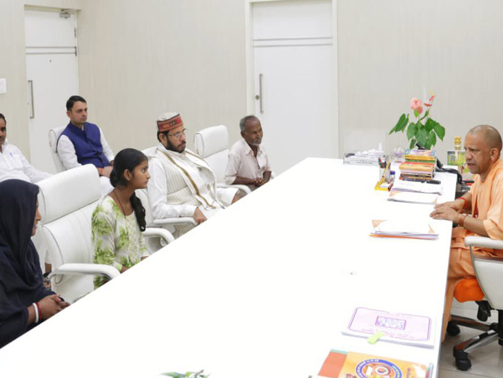 Hariom's wife met Yogi in Raebareli after husband’s murder family meets ...