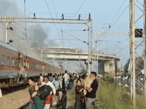 Amritsar-Saharsa Garib Rath Express catches fire mid-journey: Short ...