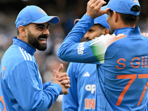 Watch - Rohit Sharma, Shubman Gill seen eating popcorn: Virat Kohli ...