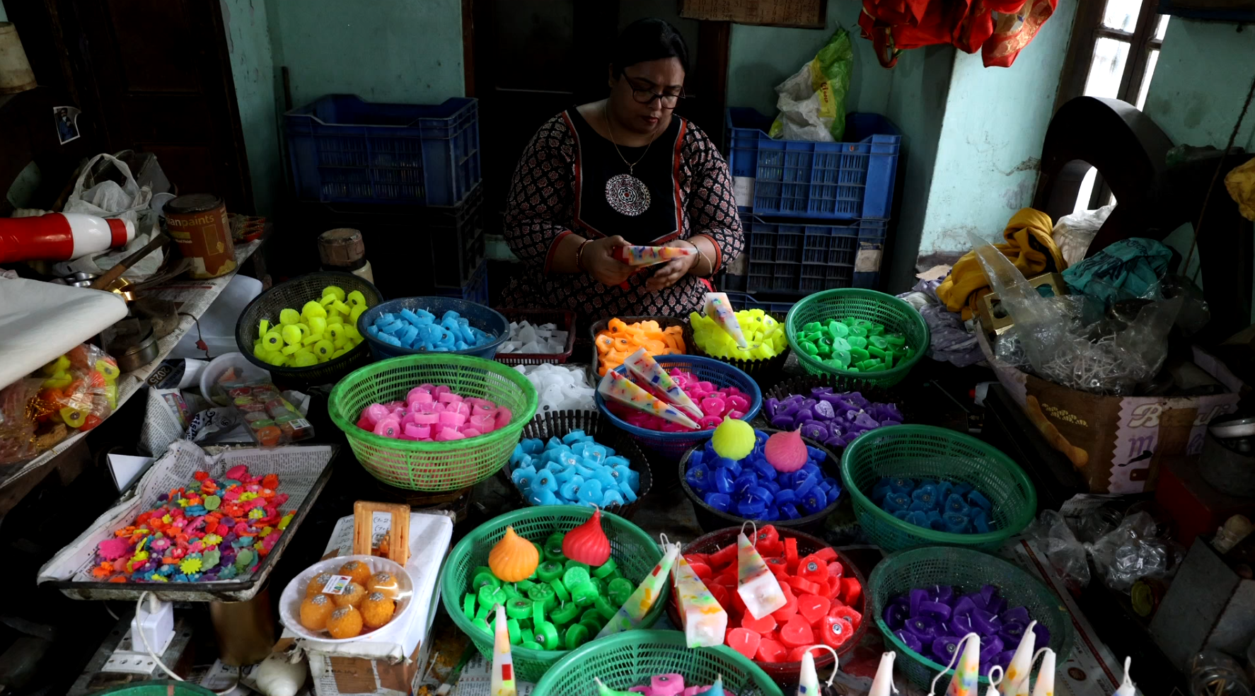kolkata family transforms candle making into global art from colour ...
