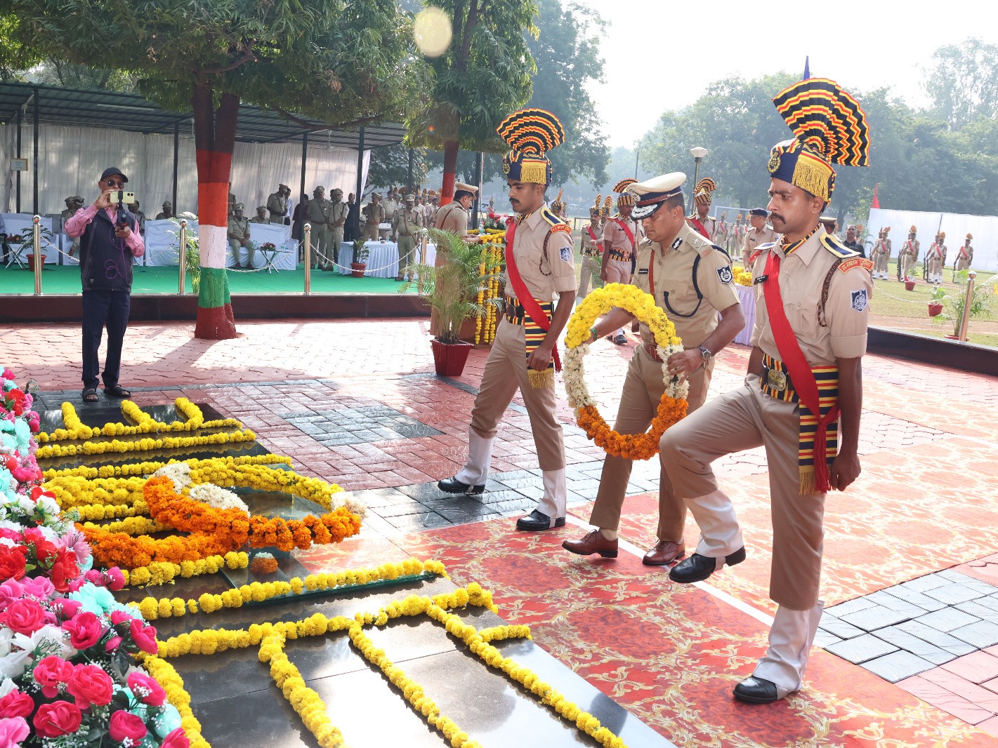 Indore salutes brave martyrs on Police Commemoration Day ceremony ...