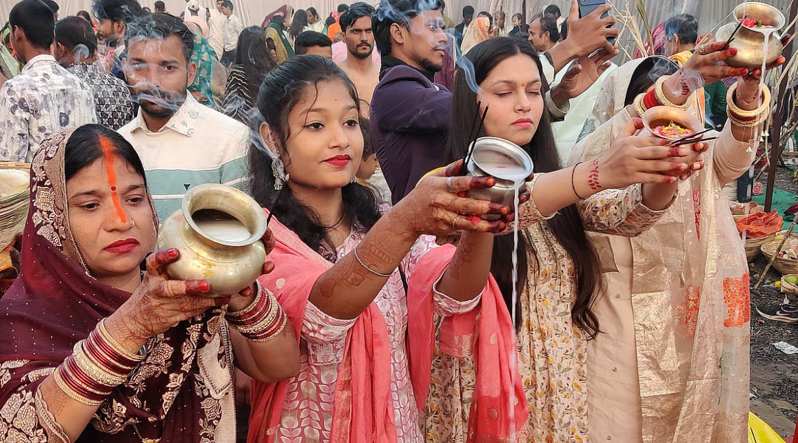 Over 150 ghats decked up in Indore for Chhath Puja - Madhya Pradesh ...