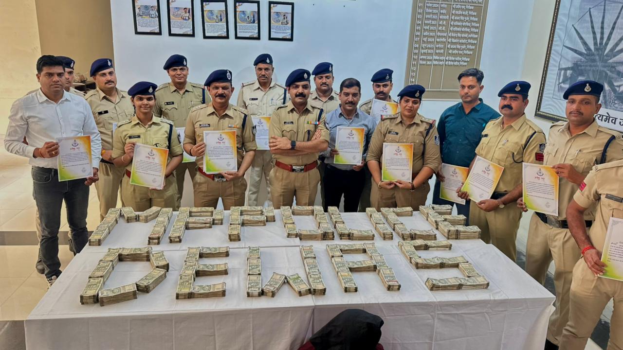 Dewas police cracks ₹1.25 cr theft case within 24 hours: Accused stole ...